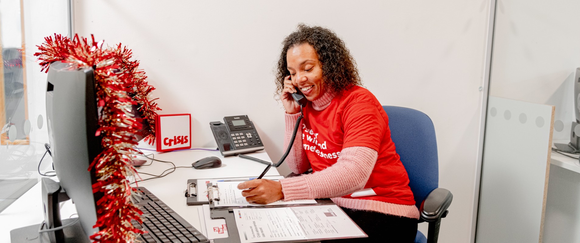 Volunteer to help people experiencing homelessness | Crisis UK